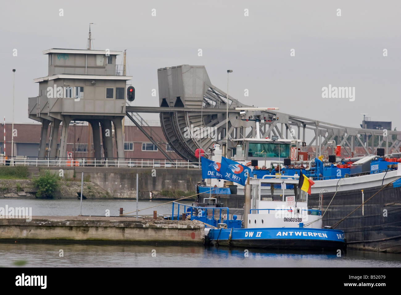 Antwerp bridge hi-res stock photography and images - Alamy