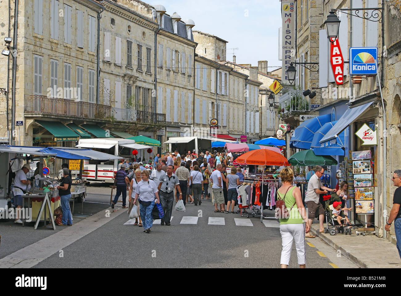 Lectoure france market hi-res stock photography and images - Alamy