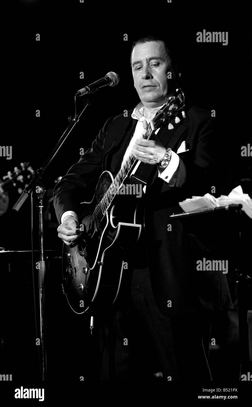 Squeeze band jools holland hi-res stock photography and images - Alamy