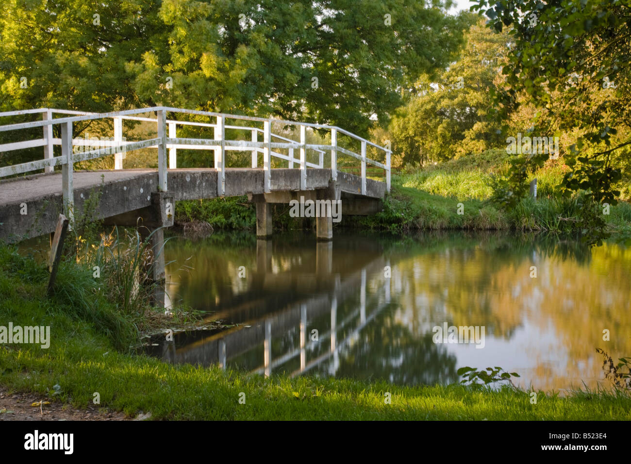 Footbridge over the River Kennet at Southcote Mill near Reading ...