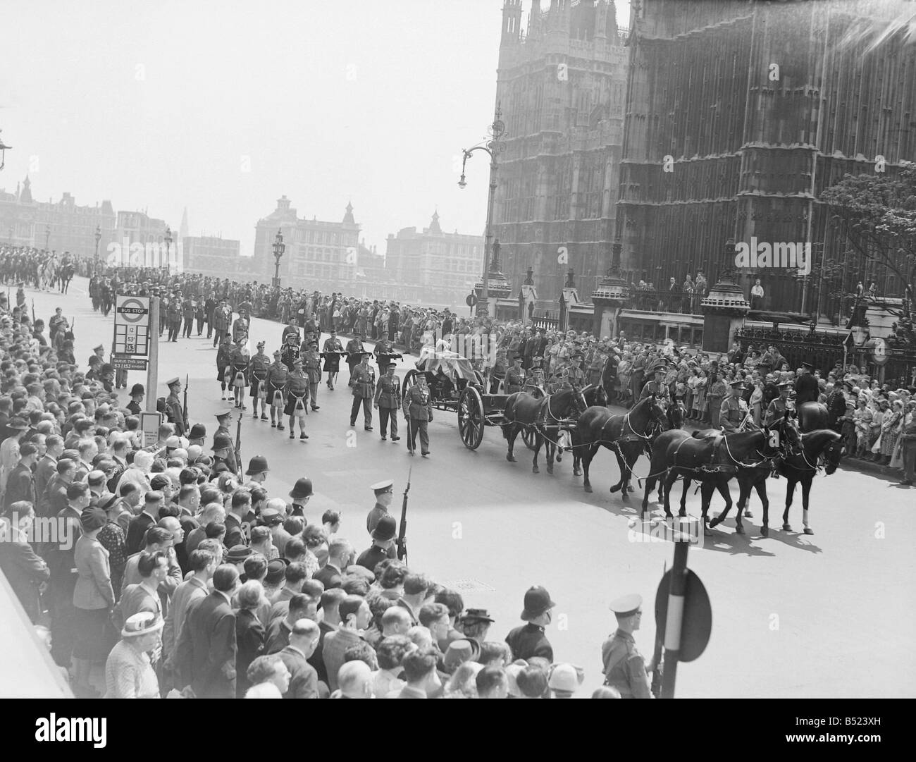 Gun carriage funeral hi-res stock photography and images - Alamy
