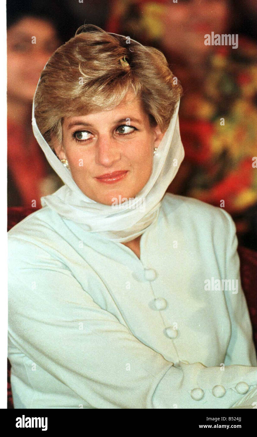 PRINCESS DIANA ATTENDS IMRAN KHAN HOSPITAL WHERE SHE PRESENTED PRIZES ...