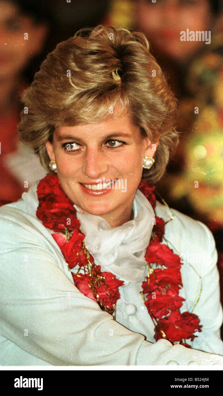 Princess Diana visit the Shaukat Khanum Memorial Cancer hospital during ...