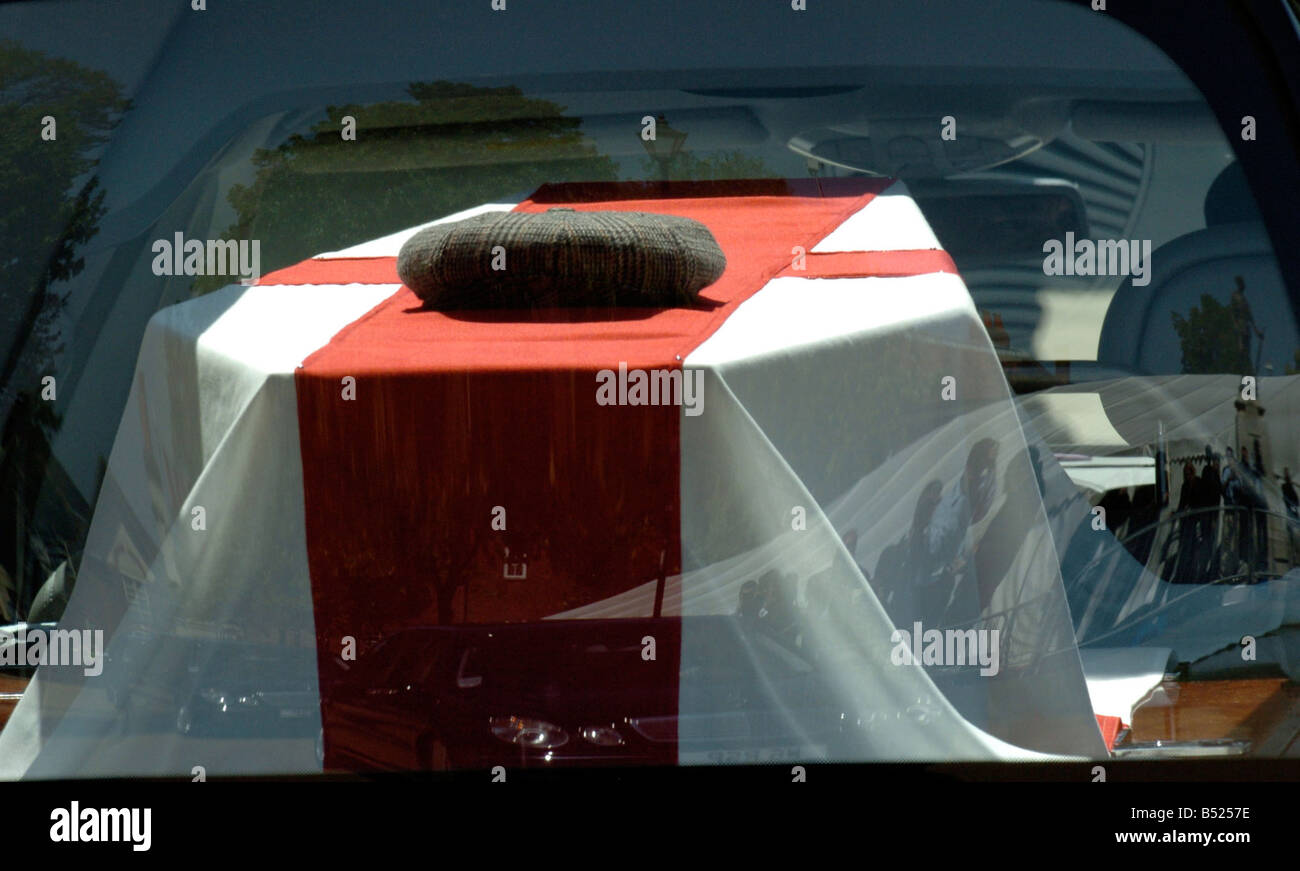 Picture by Harry Page, The Daily Mirror.03=05=07;ALLAN BALL FUNERAL ...