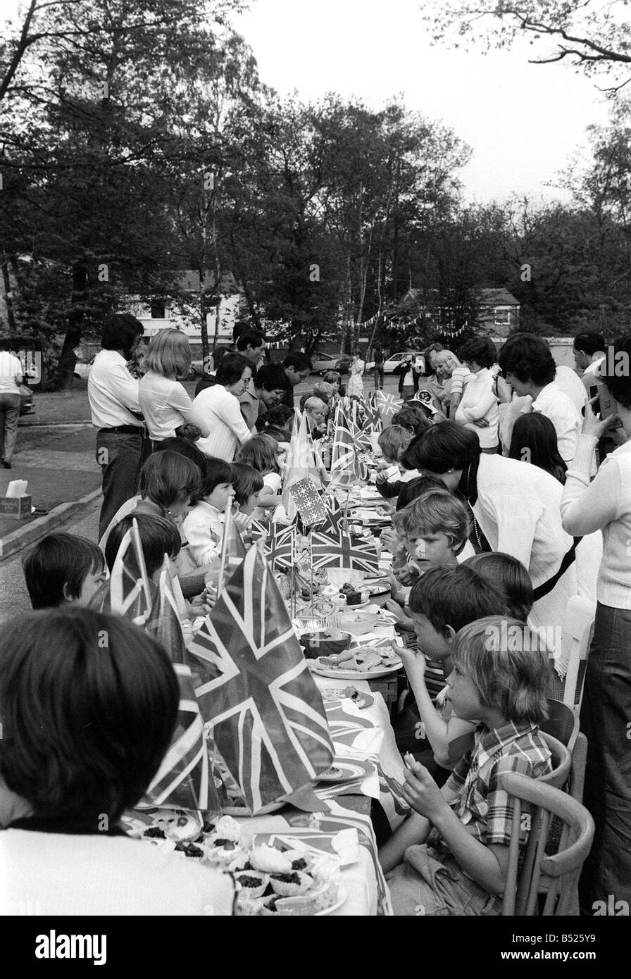 Silver jubilee 1977 celebrations hi-res stock photography and images ...