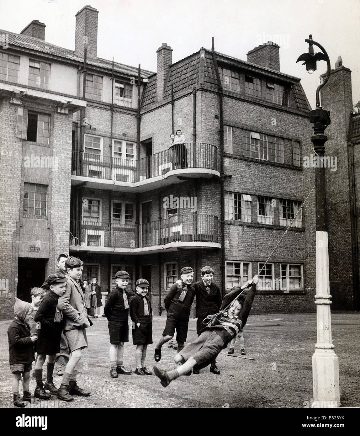 Ww2 london children hi-res stock photography and images - Alamy