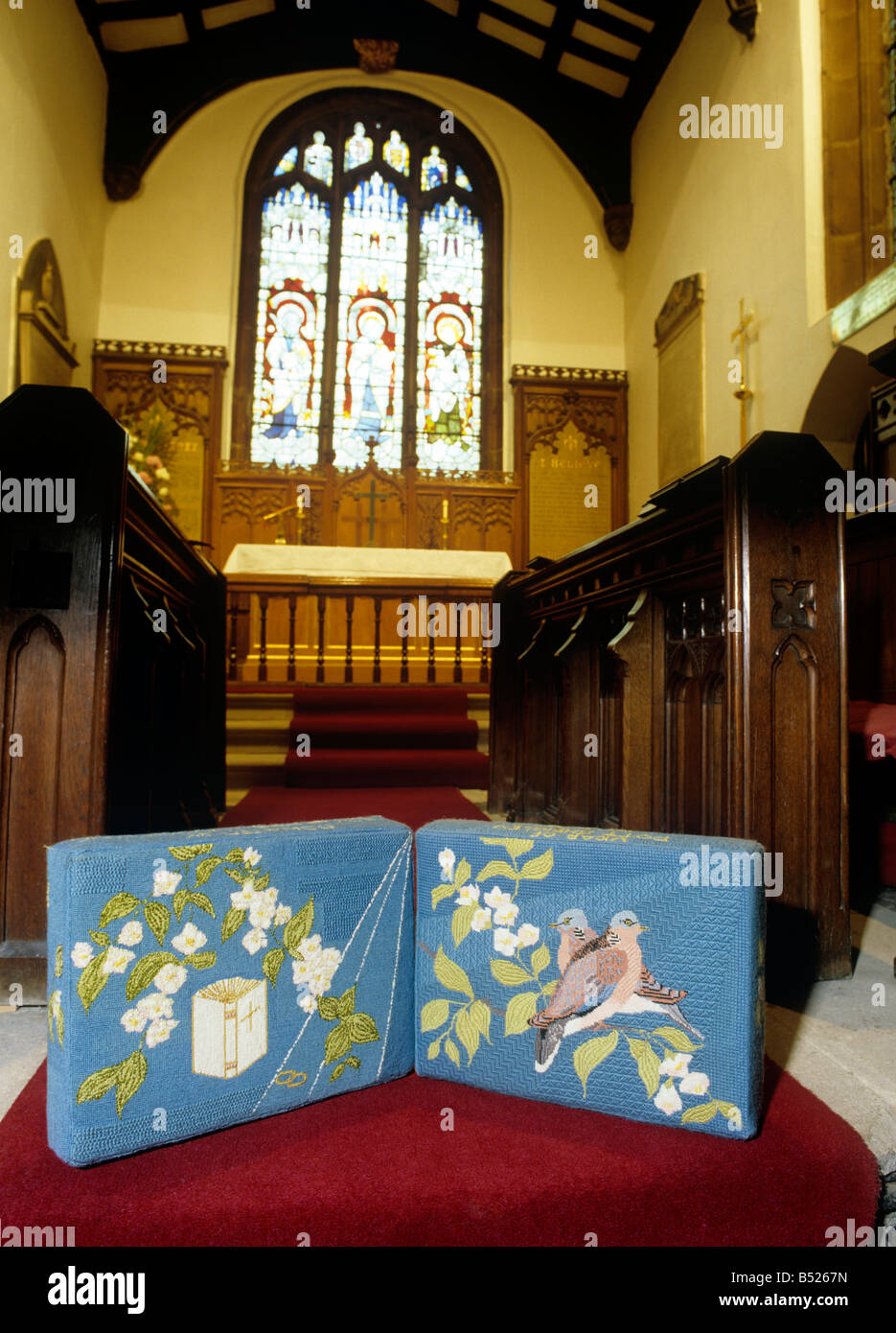 Uk cheshire pott shrigley village hi-res stock photography and images ...