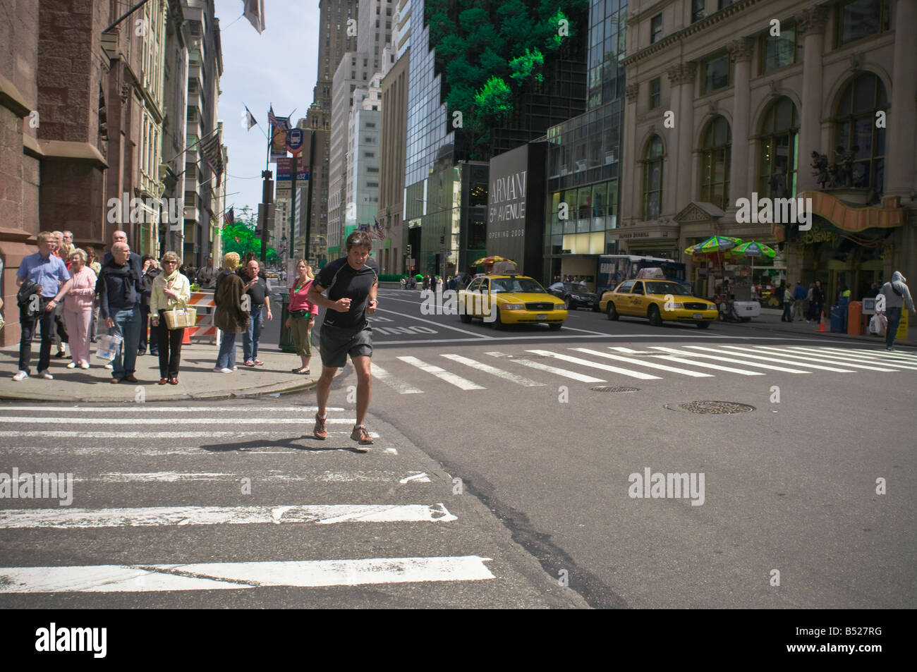 Sunday jogger crosses street in mid town Manhattan NYC Stock Photo - Alamy