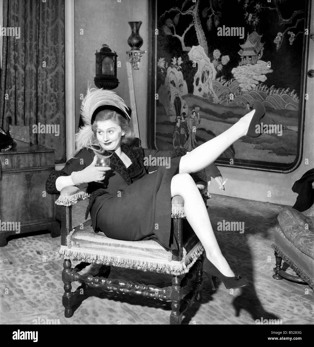 1950s actress stage hi-res stock photography and images - Alamy