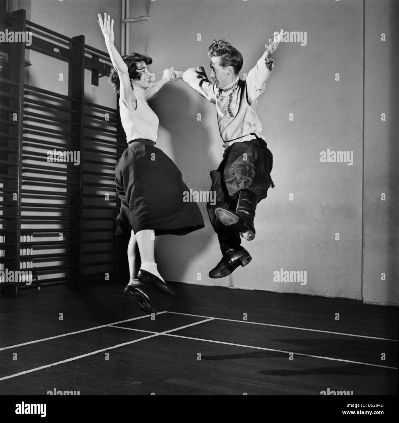 Foreign dancers hi-res stock photography and images - Alamy