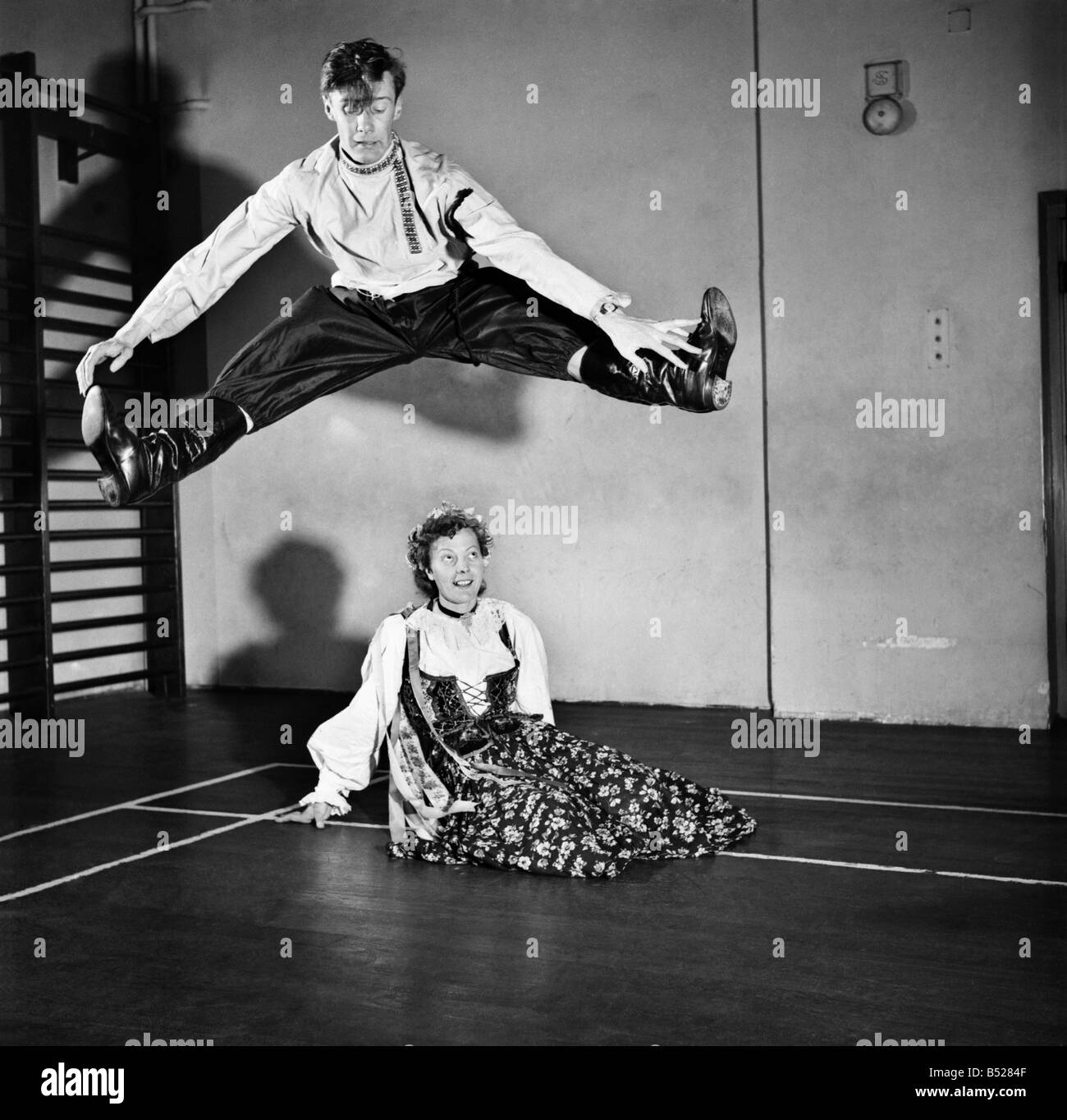 Foreign dancers hi-res stock photography and images - Alamy