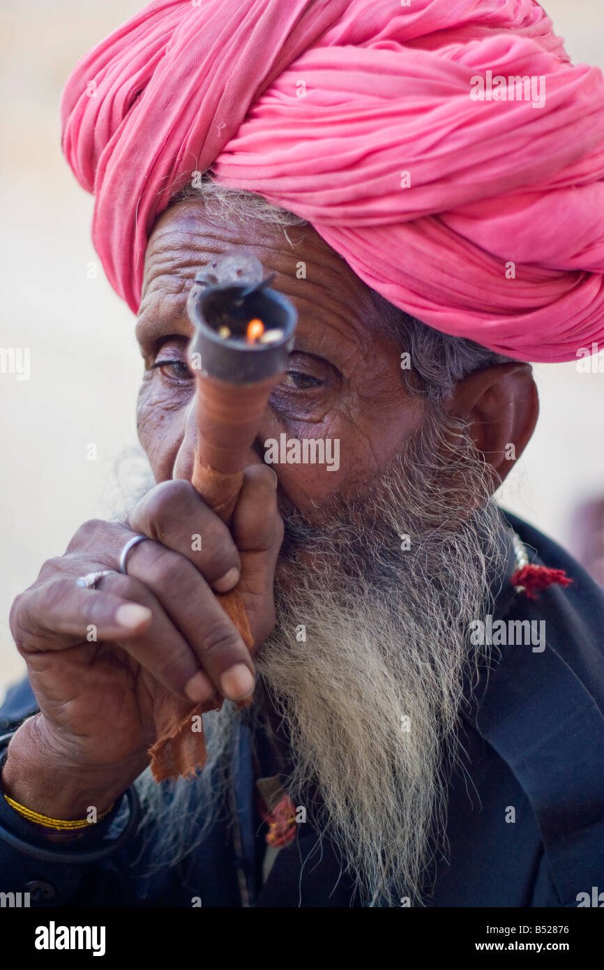 India india smoke hi-res stock photography and images - Alamy