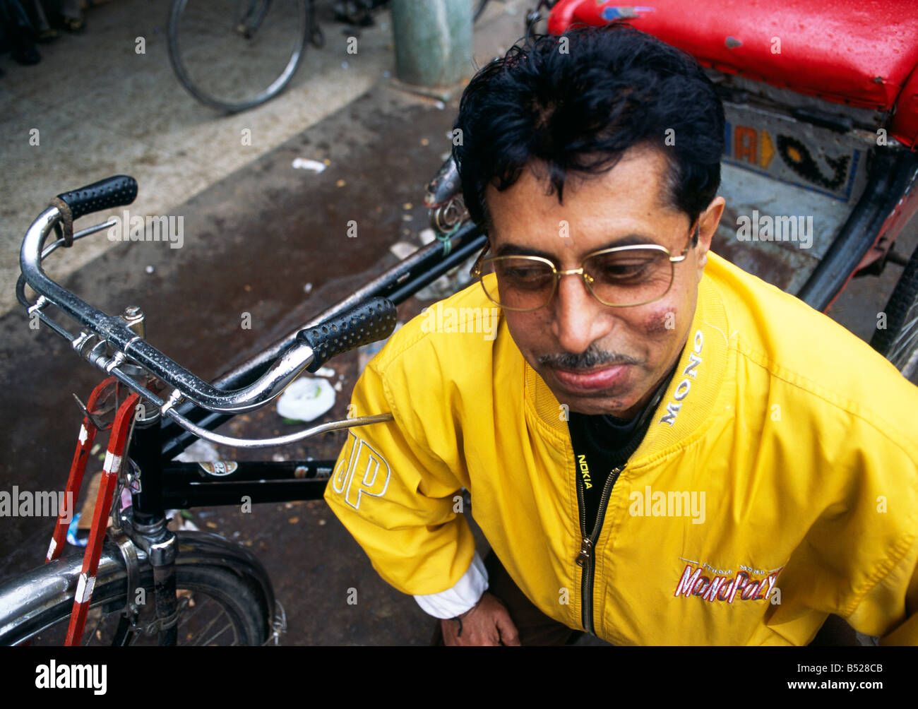rickshaw driver, Delhi, India Stock Photo - Alamy