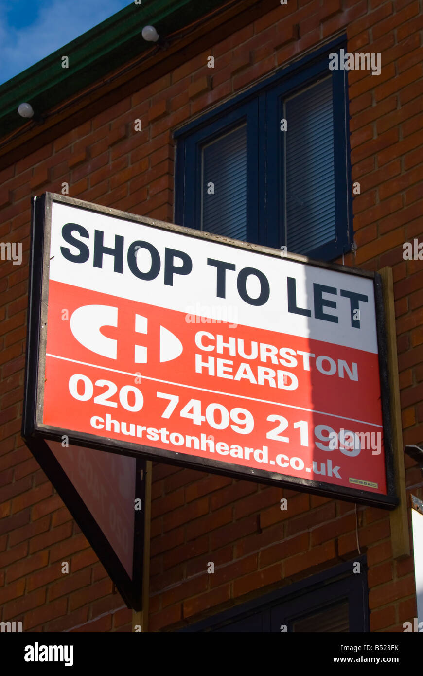 Shop to let sign outside uk shop Stock Photo - Alamy