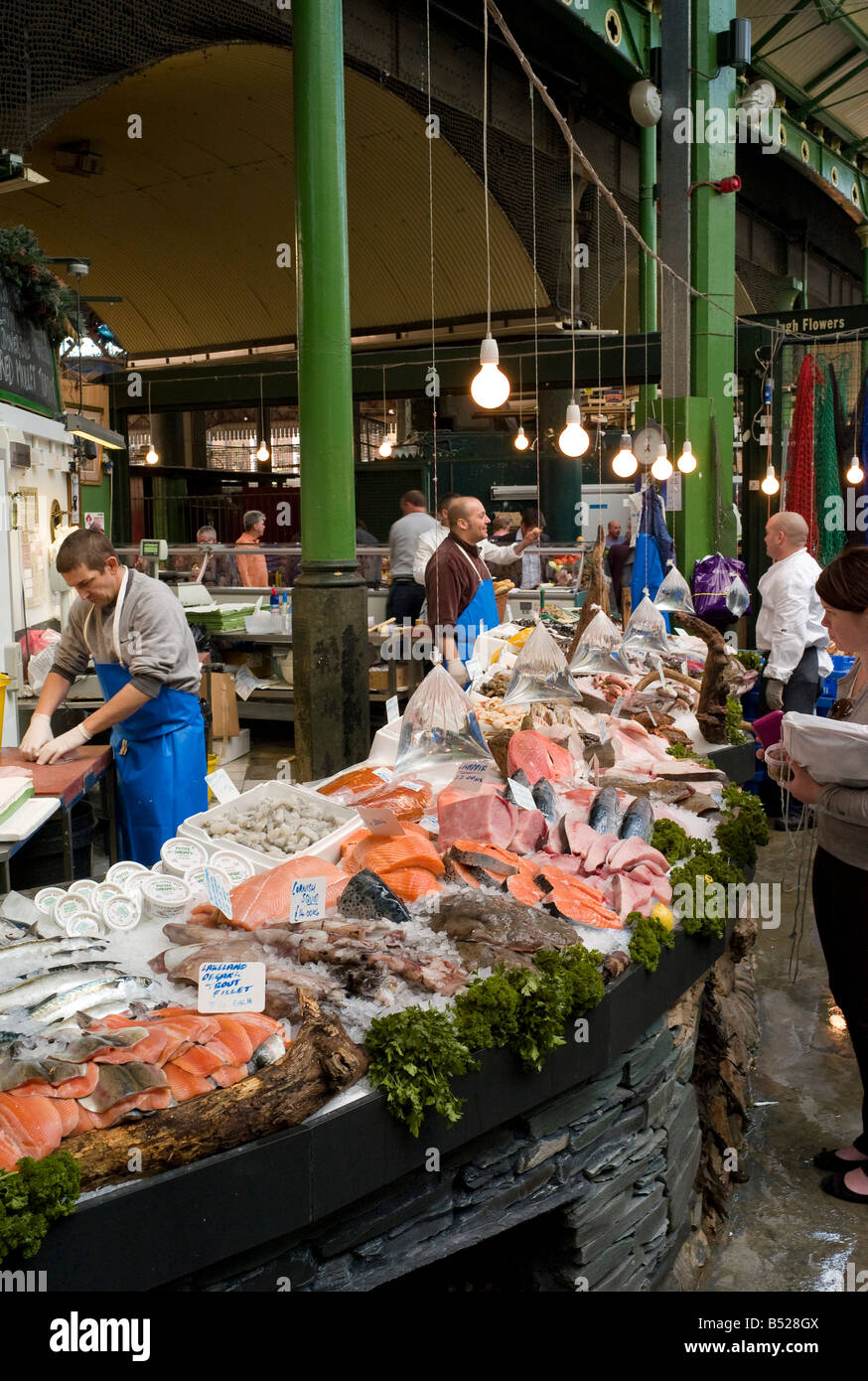 Fishmongers display borough market london hi-res stock photography and ...