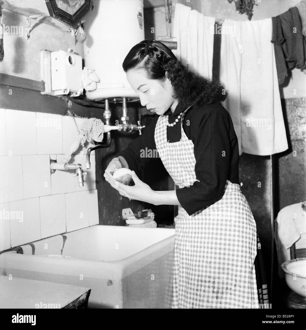 Woman In Kitchen 1950s High Resolution Stock Photography and Images - Alamy