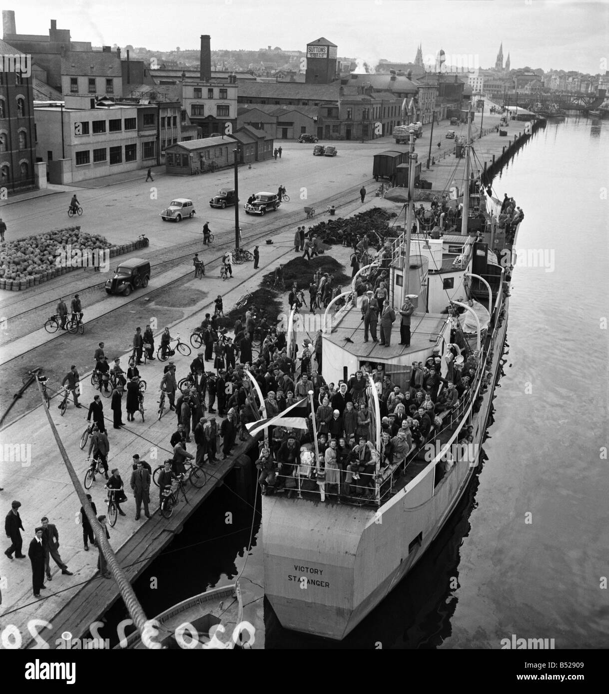 Estonian refugees arrive at Cork "Harbour," Ireland after crossing the ...