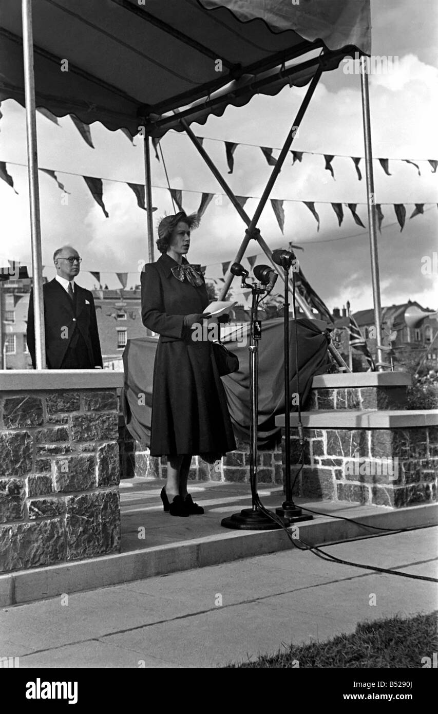 Princess Elizabeth tour of Devon and Cornwall, making a speech. October ...