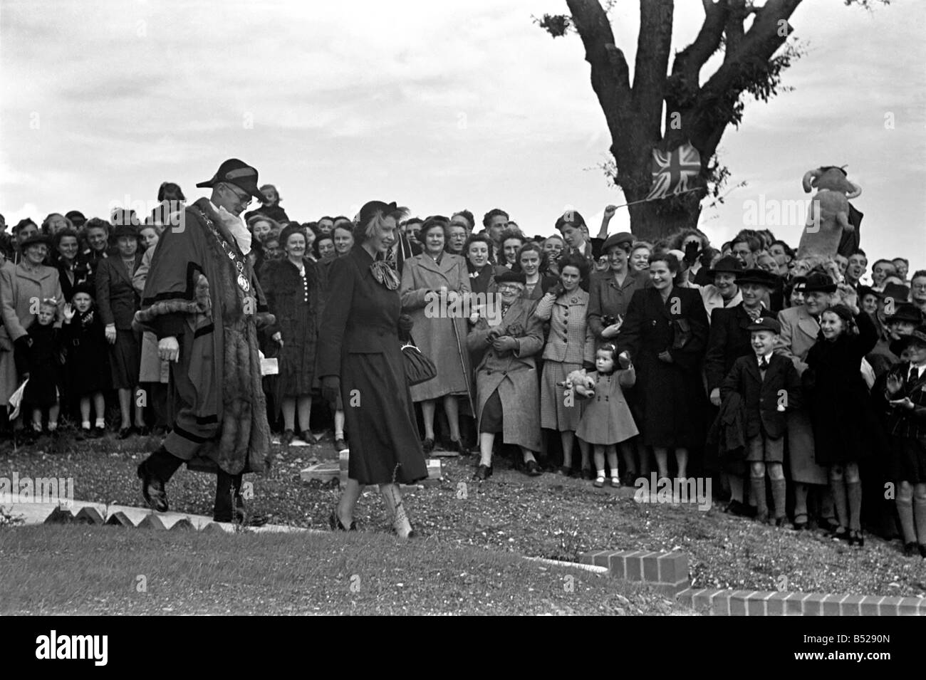 Princess Elizabeth tour of Devon and Cornwall. October 1949 O20665 ...