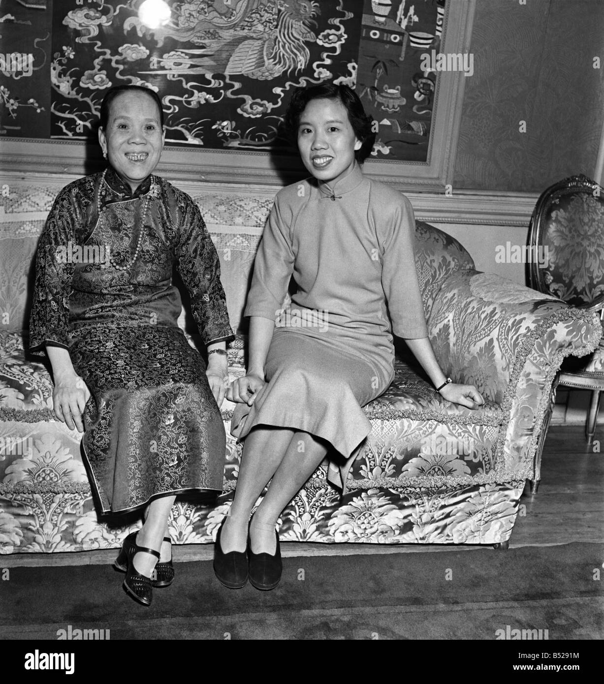 Chinese ambassador 1950s hi-res stock photography and images - Alamy
