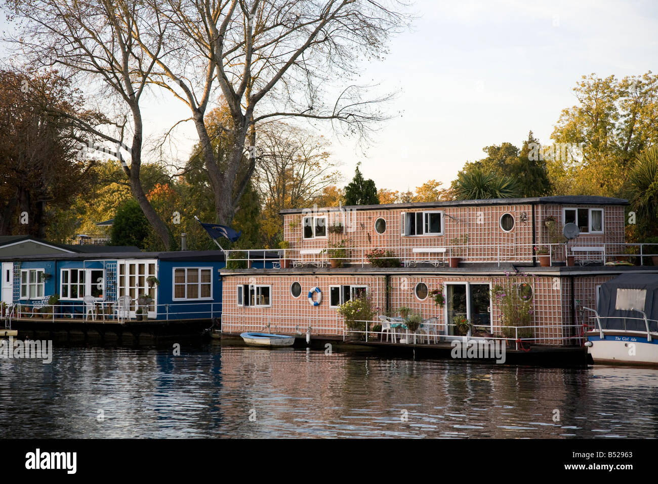 Houseboat uk hi-res stock photography and images - Alamy