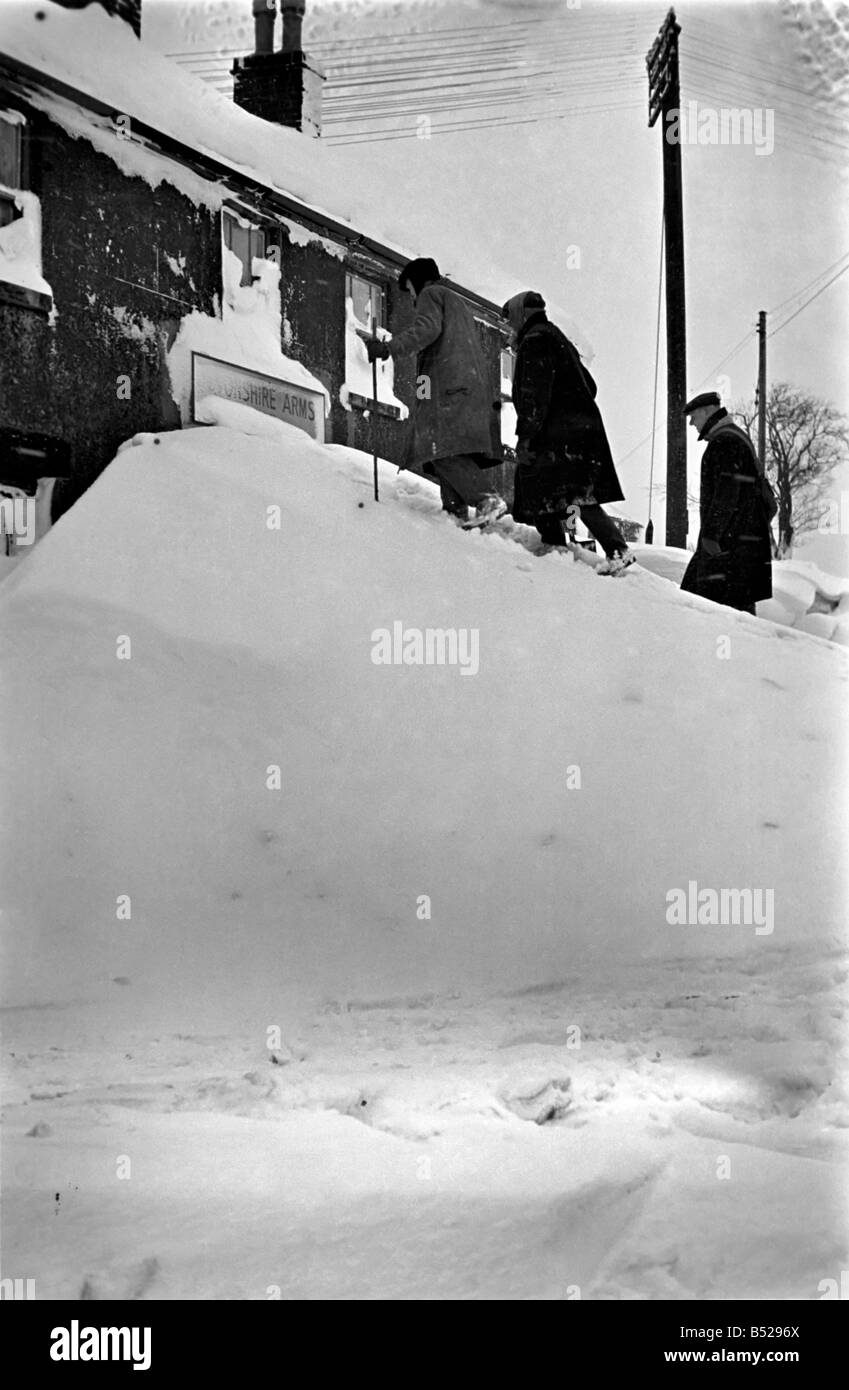 Snow 1947 hi-res stock photography and images - Alamy
