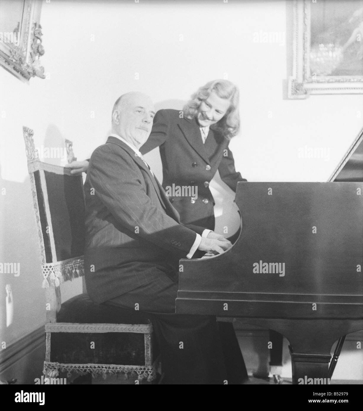 Sir thomas beecham conductor hi-res stock photography and images - Alamy