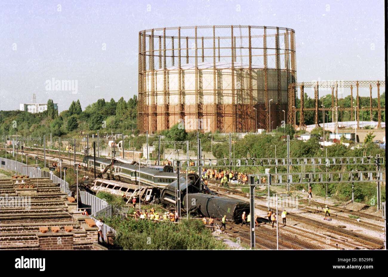 The wrecked derailed train involved in the collision at Ladbroke Grove ...