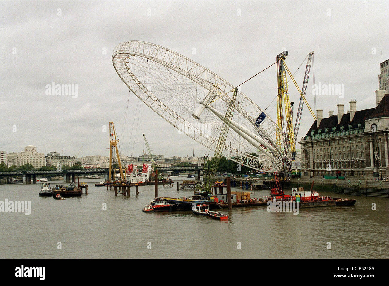THE LONDON EYE MILLENNIUM FERRIS WHEEL October 1999 9 30am The giant ...
