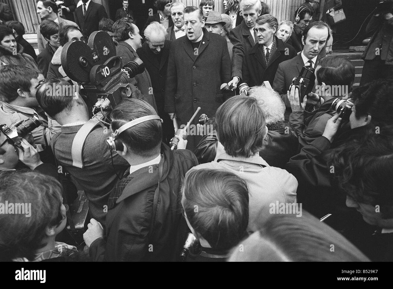 Reverend Ian Paisley face press and TV cameras at St Paul s Cathedral ...