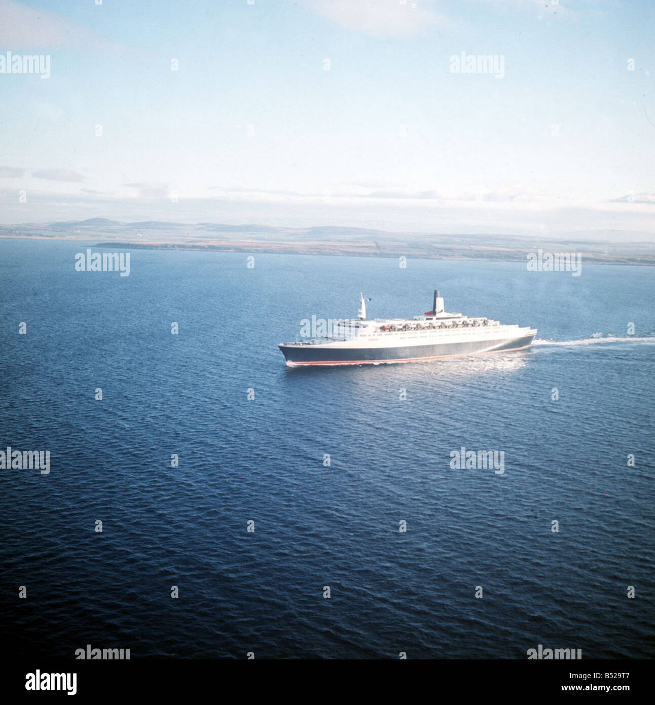 Queen elizabeth ship 1968 hi-res stock photography and images - Alamy