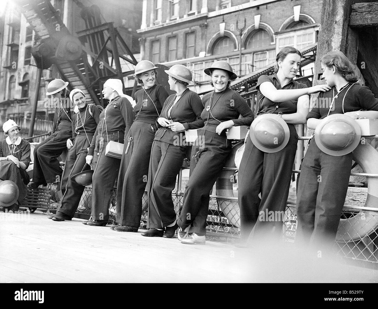 Women ww2 two women work Black and White Stock Photos & Images - Alamy