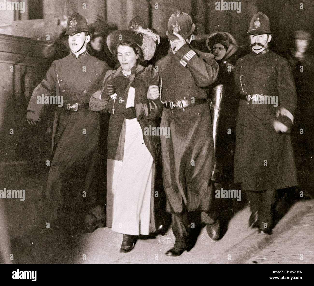 Suffragettes Under Arrest November 1911 Mrs Pethwick Lawrence ...