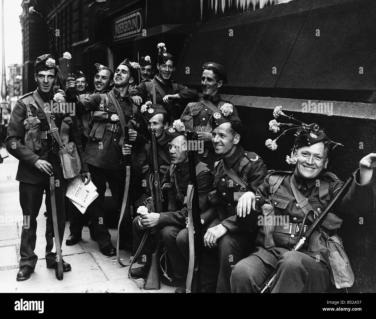 World war 2 british soldiers hi-res stock photography and images - Alamy