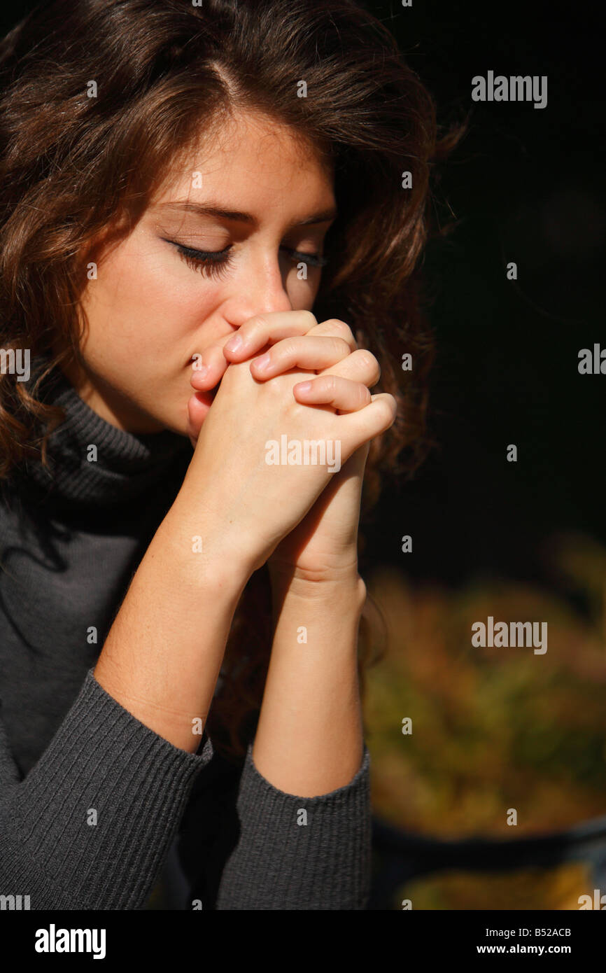Praying and bowed hi-res stock photography and images - Alamy