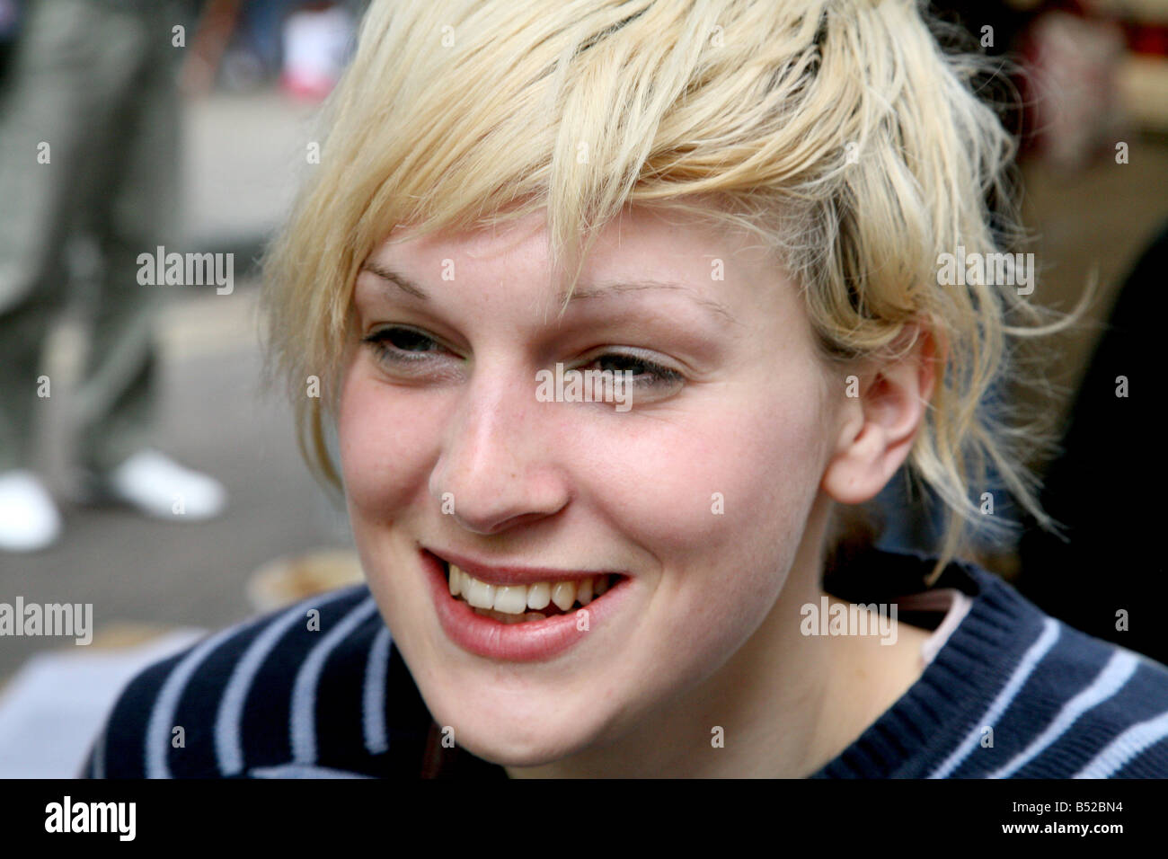 Good looking girls hi-res stock photography and images - Alamy