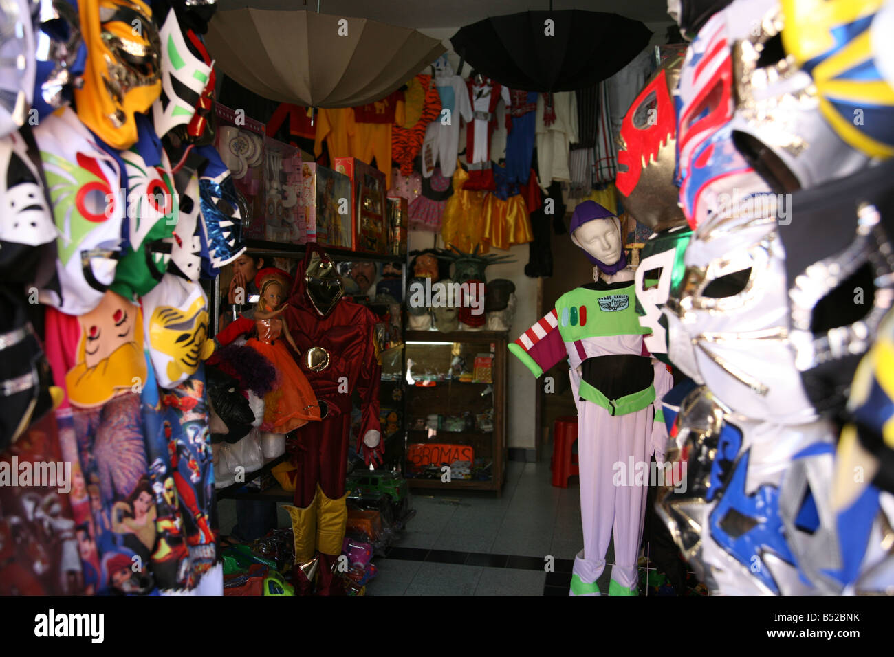 Costume shop hi-res stock photography and images - Alamy