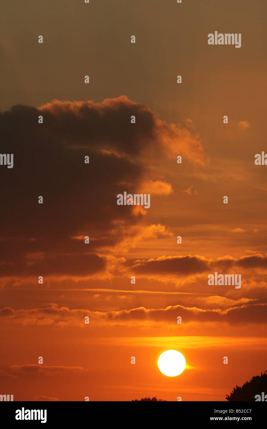 Sun shing hi-res stock photography and images - Alamy