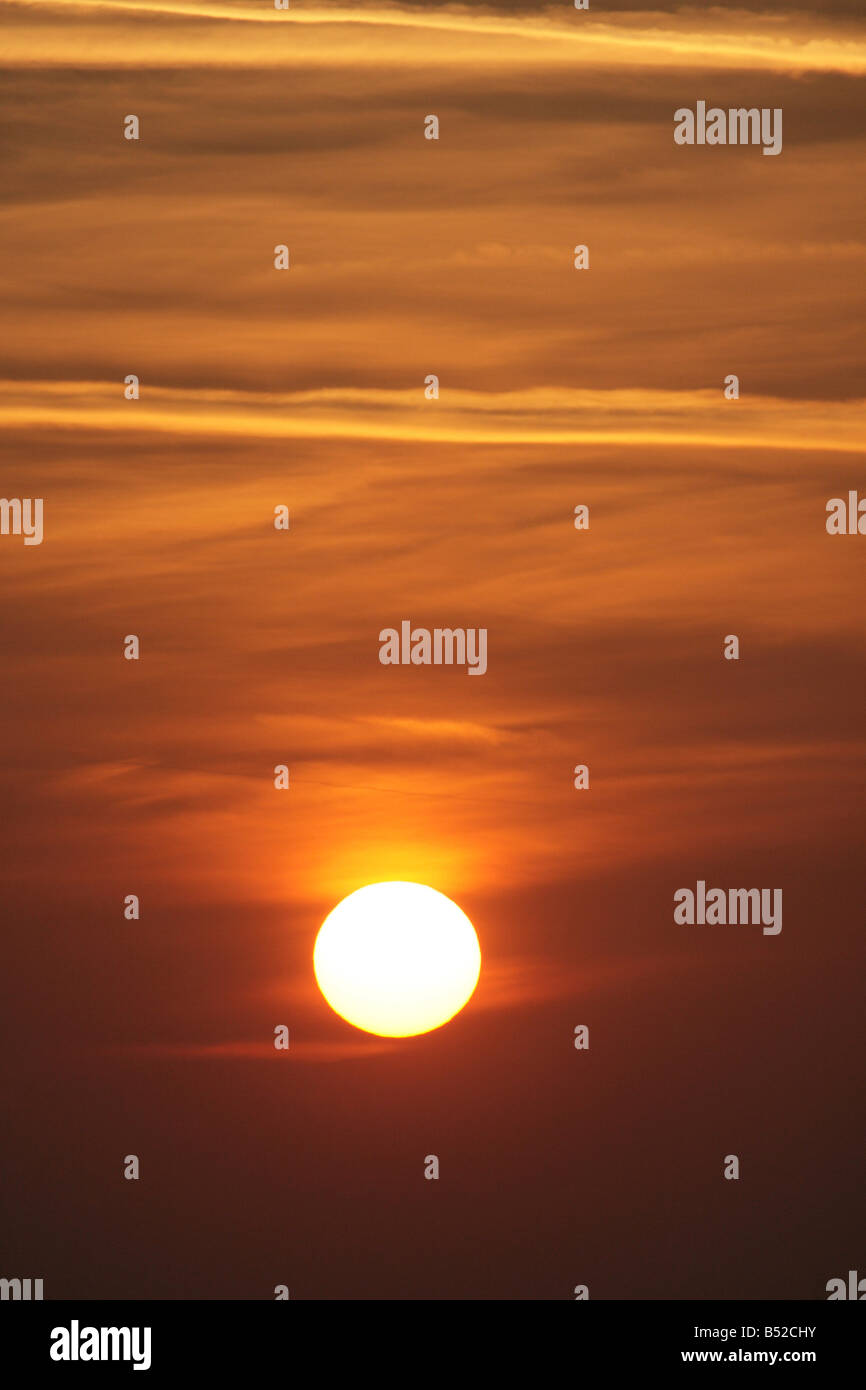 Red sunset days end hi-res stock photography and images - Alamy