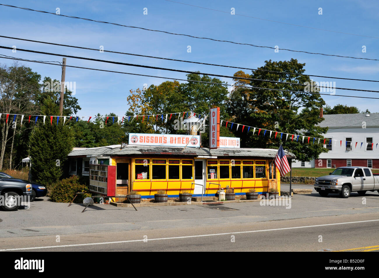 Old american [roadside diner] with yellow front Stock Photo - Alamy
