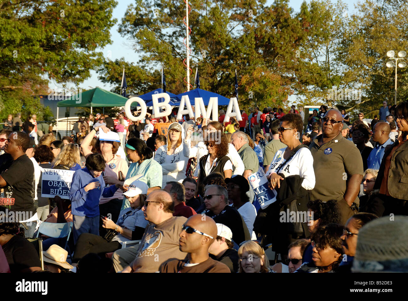 2008 obama crowd hi-res stock photography and images - Alamy