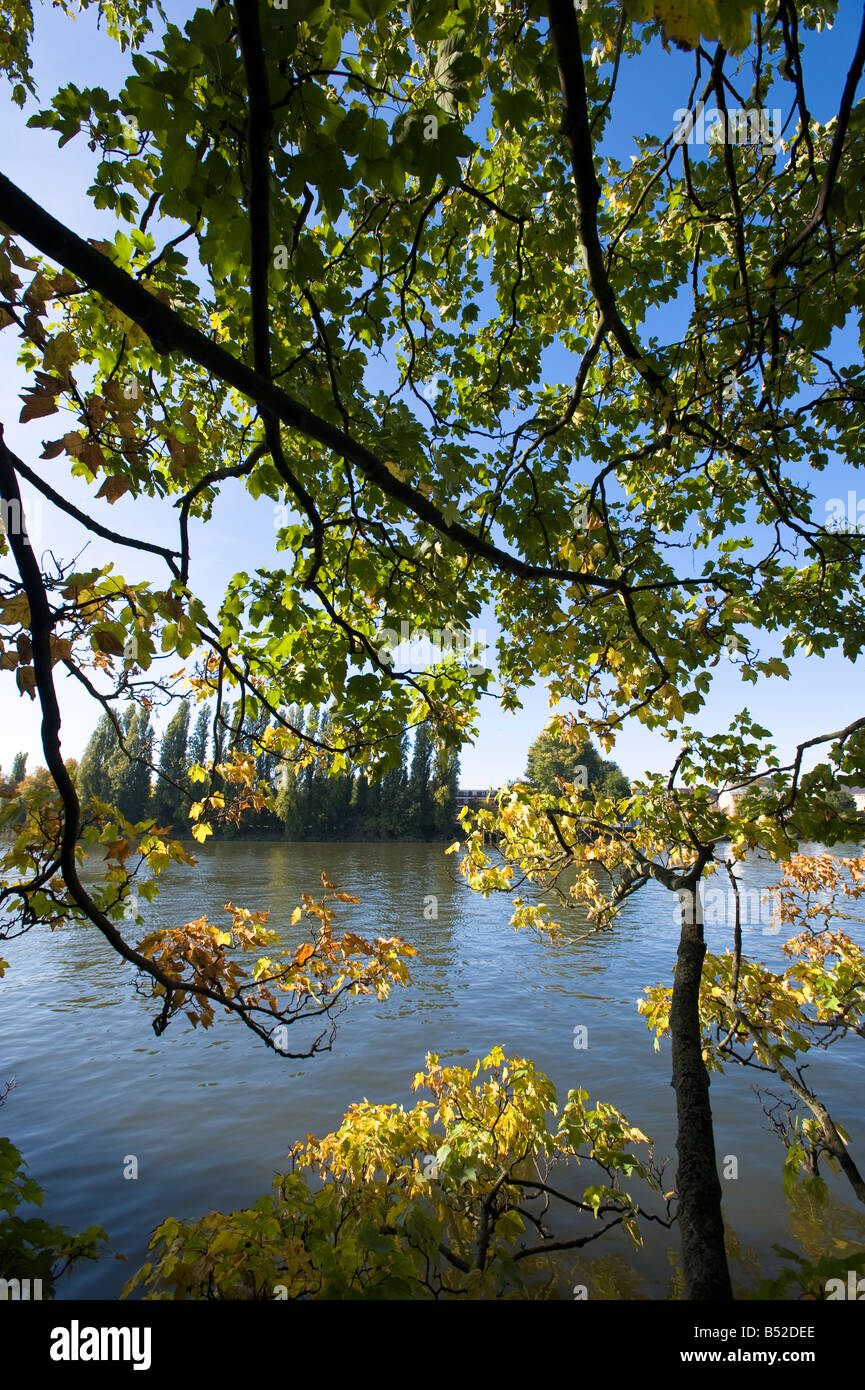 London autumn river hi-res stock photography and images - Alamy