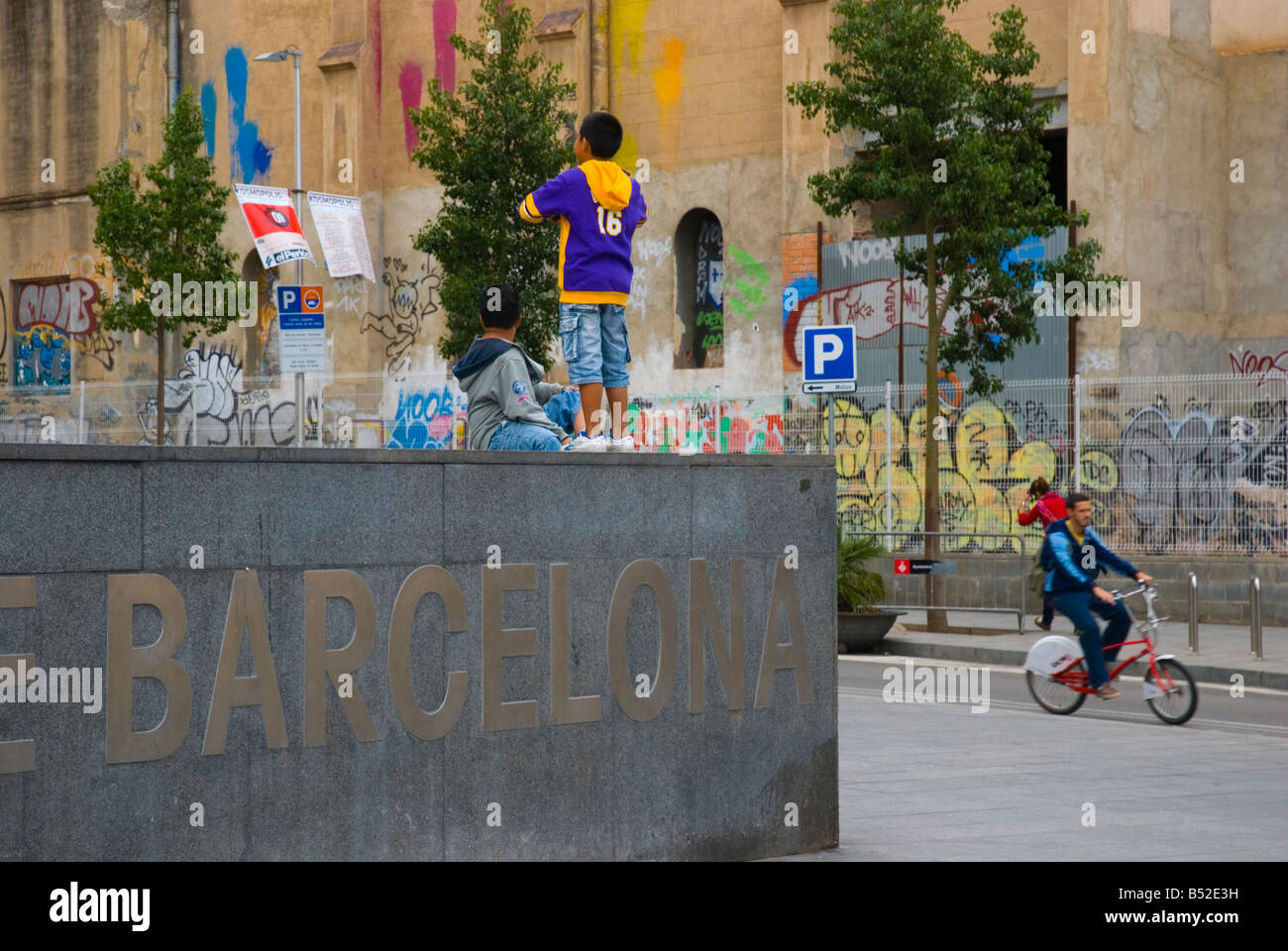 Children in front of MACBA art museum at Placa dels Angels in El Raval ...