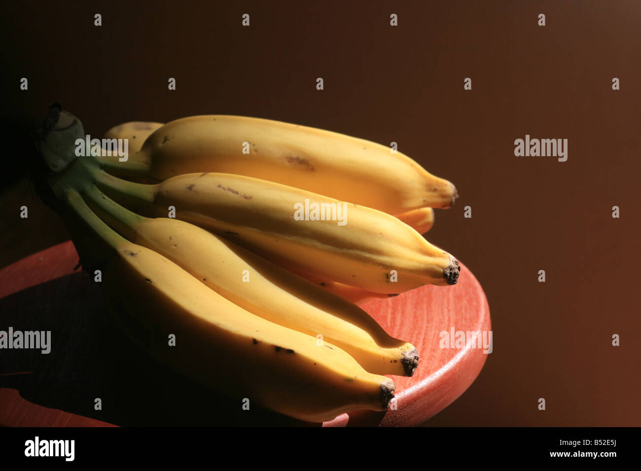 Bundle of bananas hi-res stock photography and images - Alamy