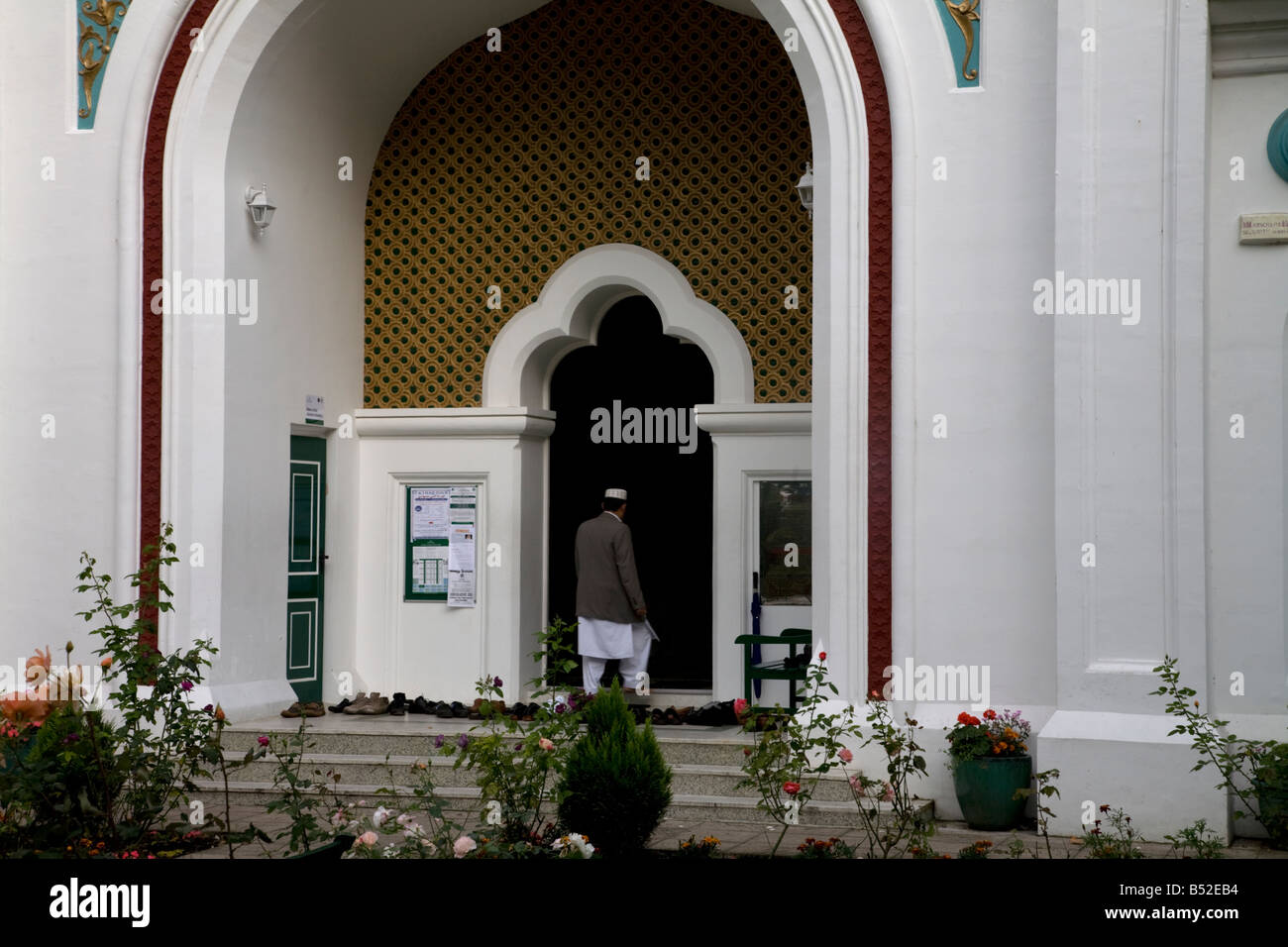 Woking mosque hi-res stock photography and images - Alamy