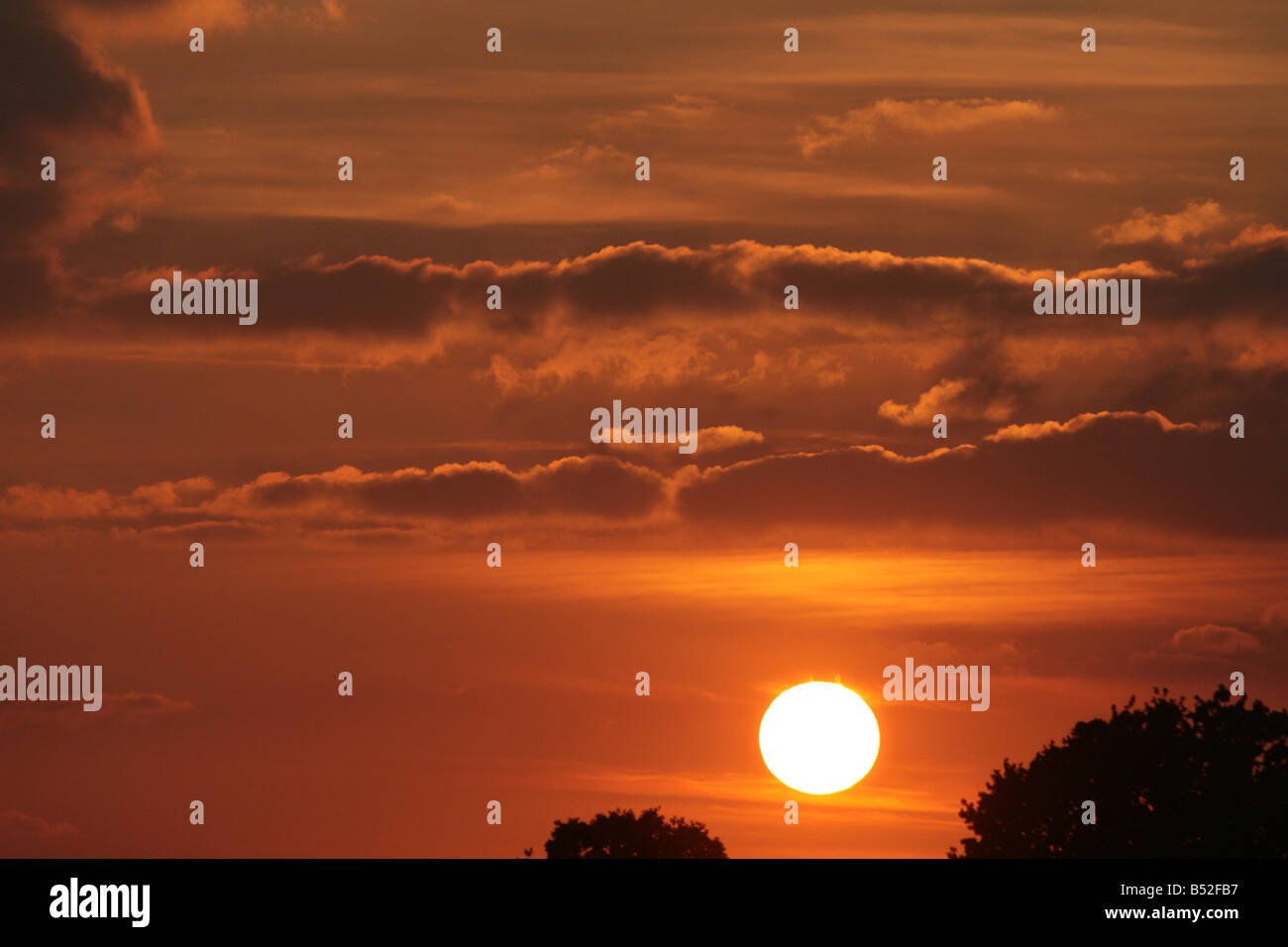 Red sunset days end hi-res stock photography and images - Alamy