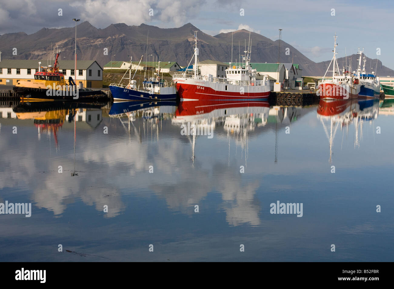 Harborage hi-res stock photography and images - Alamy
