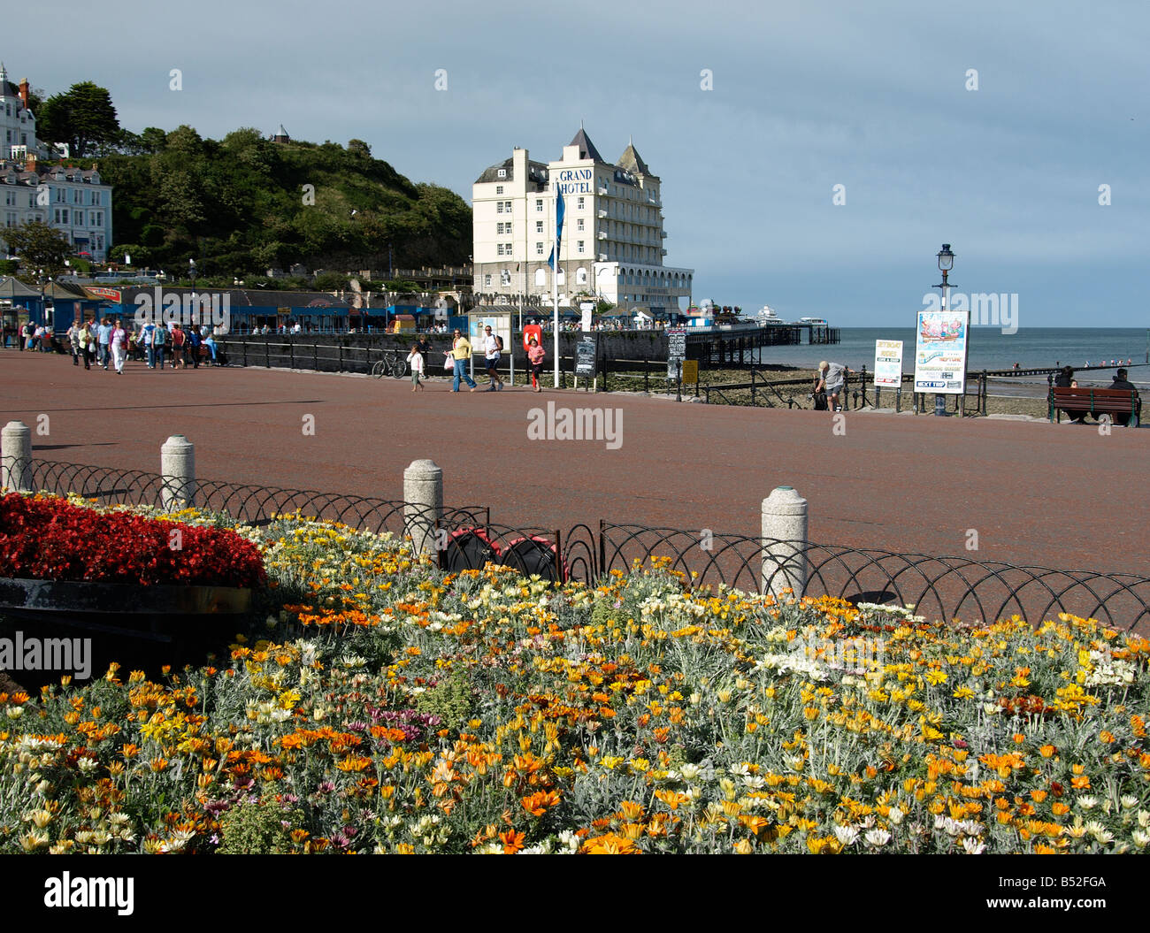 Llandudno north shore promenade hi-res stock photography and images - Alamy