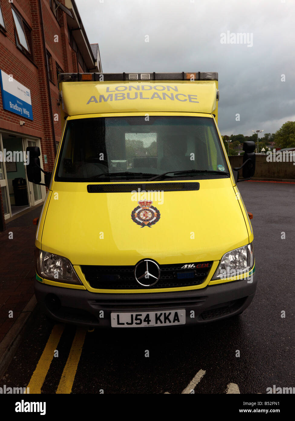 London England Ambulance Stock Photo - Alamy