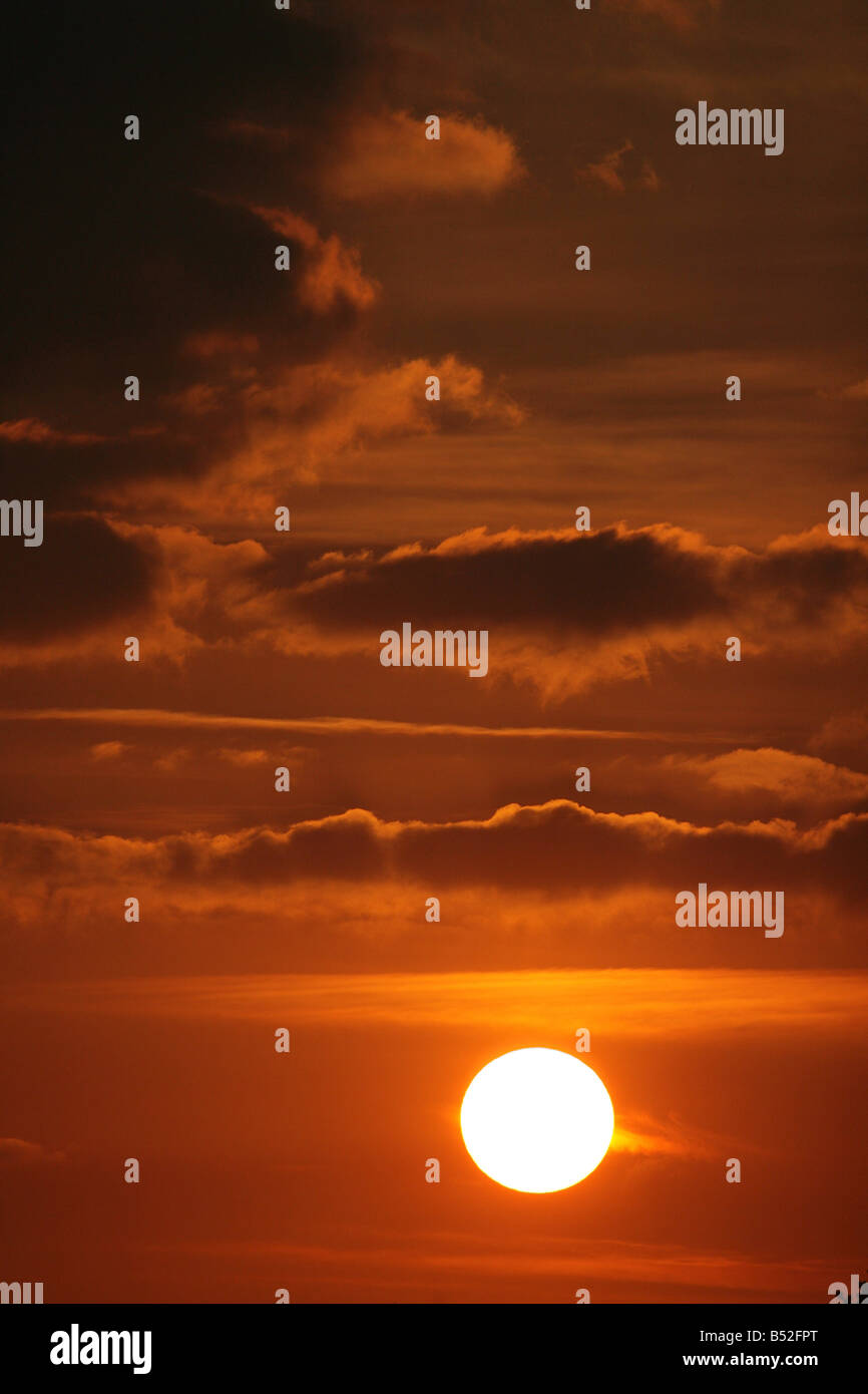 Red sunset days end hi-res stock photography and images - Alamy